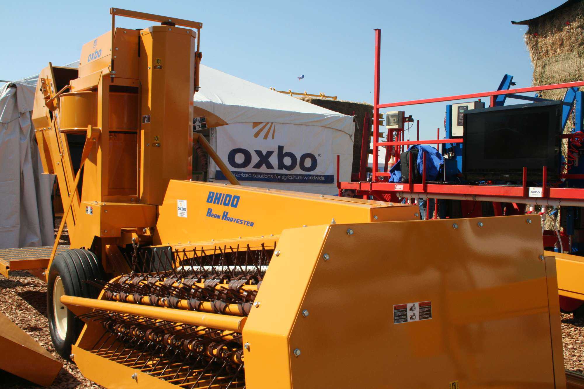 Virtual Tour Of Oxbo Pixall BH100 Bean Harvester - Growing Produce